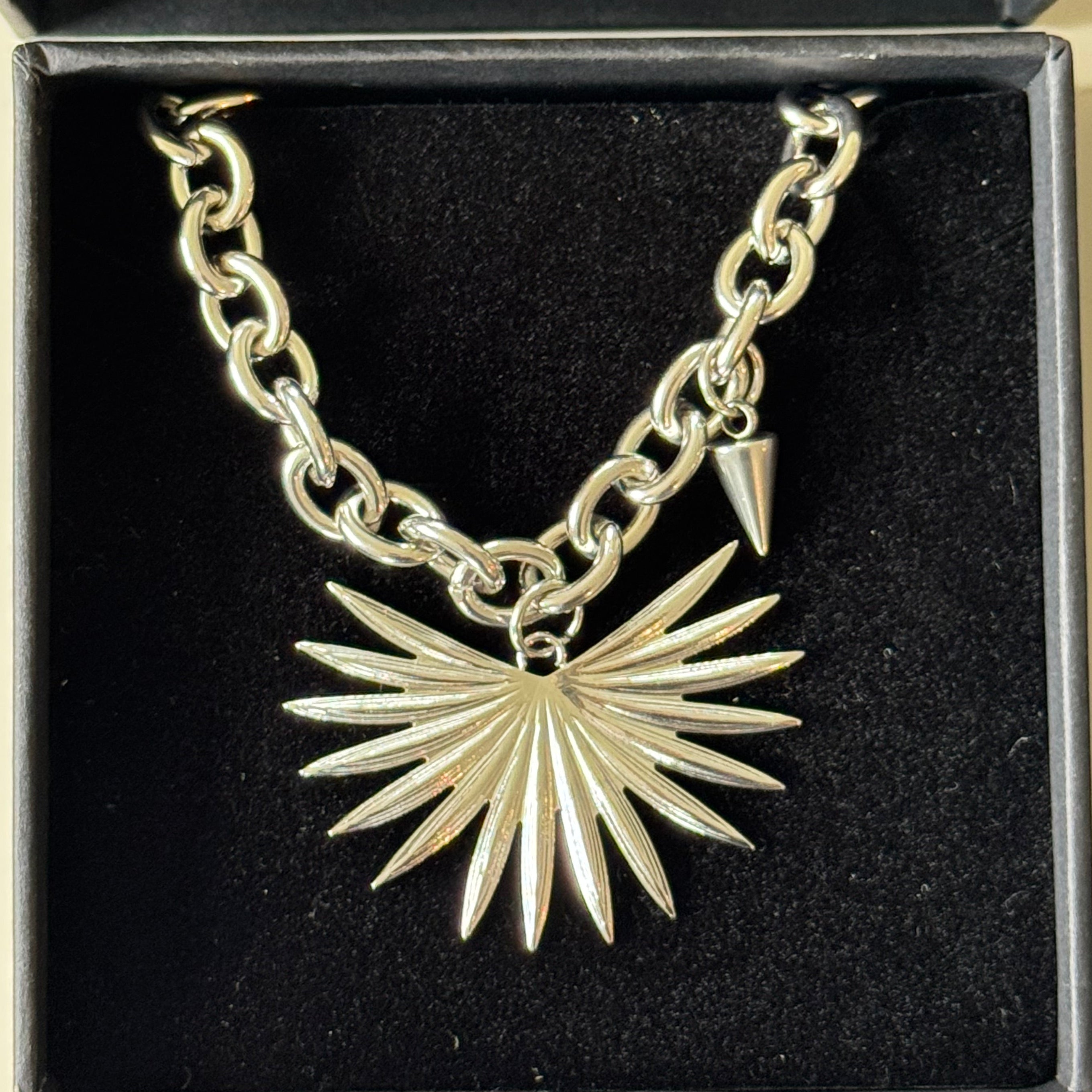 Chain with big leaf – Jinxie